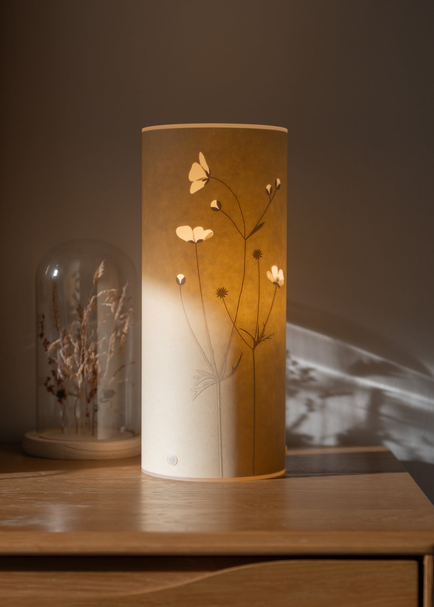 Hannah Nunn - nature inspired paper lighting, and wallpaper